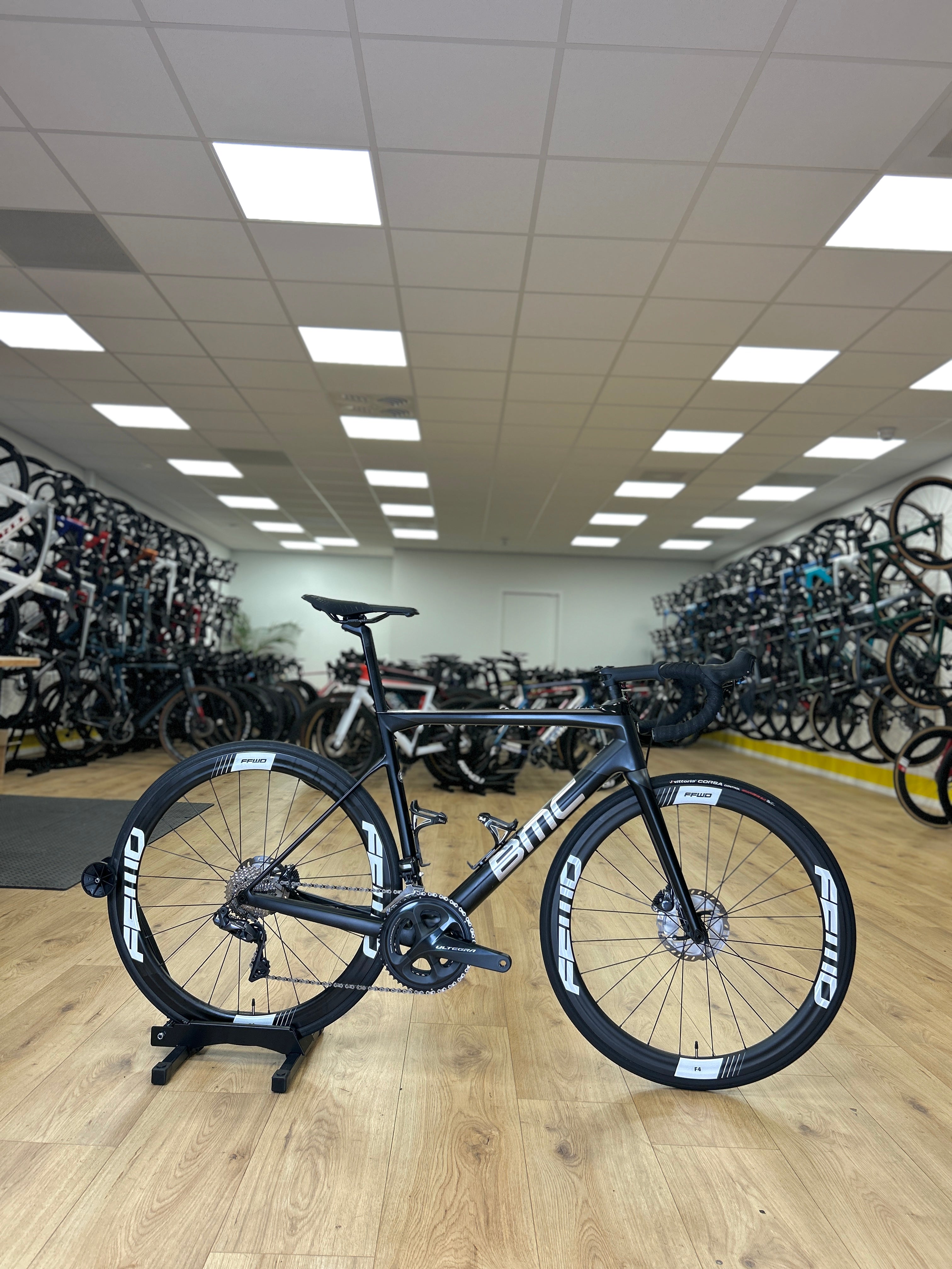 BMC Teammachine SLR02 Disc Di2 Carbon Road Bike – Racefiets013